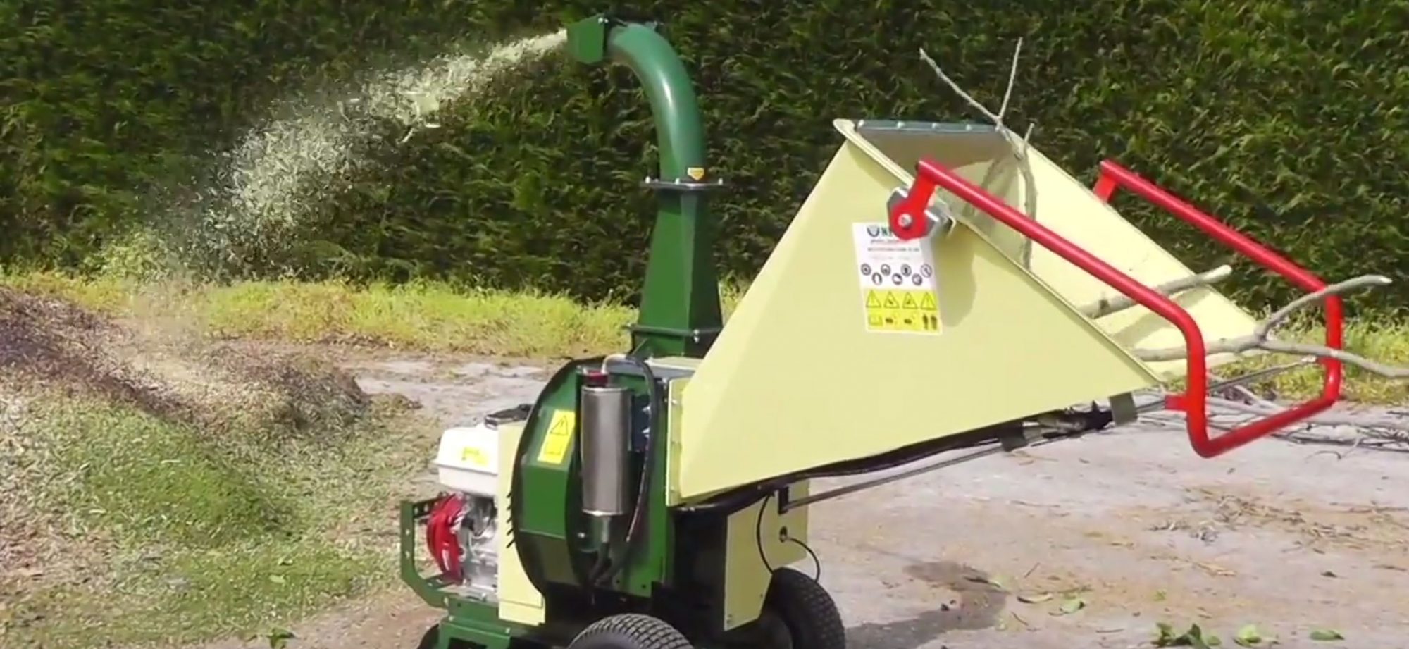 Shred and Spruce: The Ultimate Guide to Garden Mulchers - 3Steps